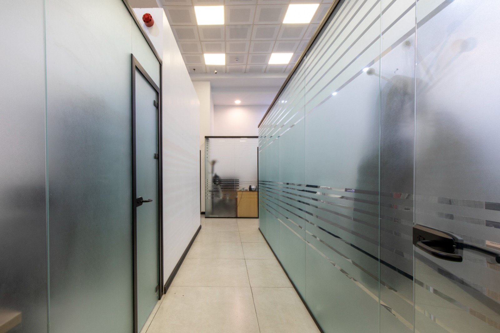 پارتیشن اداری تک جداره و دو جداره قیمت اجرا انواع پارتیشن ارزان اداری